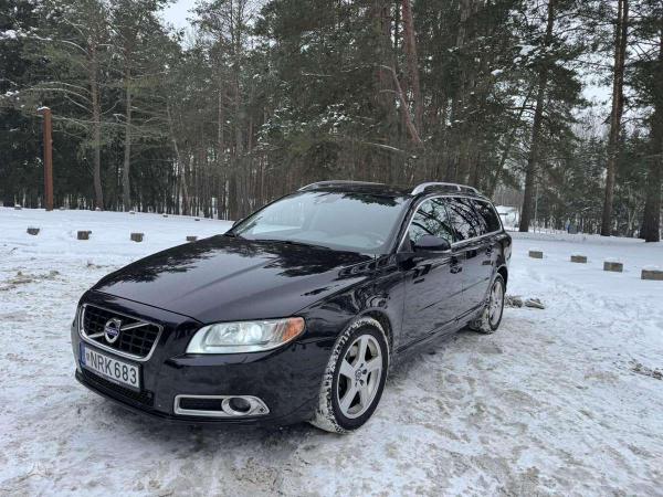 Black Volvo V70 2013 in Raseiniai, with an engine capacity of 2.00 L and mileage of 292 thousand km for 6650 €, photo 1 on AUTOMOTO.COM.LV