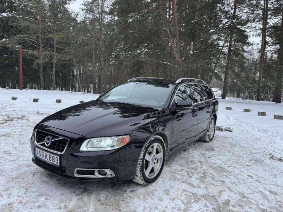 Melns Volvo V70 2013 Raseiniai, ar dzinēja tilpumu 2.00 L un nobraukumu 292 tūkst. km par 6650 €, foto 1 vietnē AUTOMOTO.COM.LV
