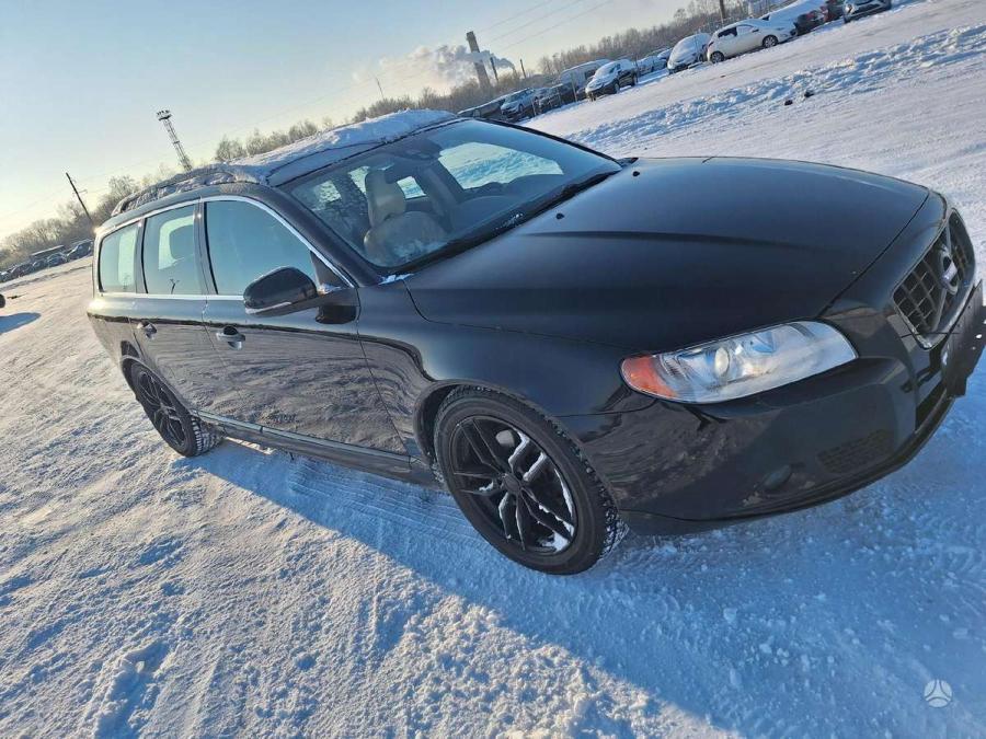 Melns Volvo V70 2013 Marijampole, ar dzinēja tilpumu 1.56 L un nobraukumu 275 tūkst. km par 3450 €, foto 1 vietnē AUTOMOTO.COM.LV