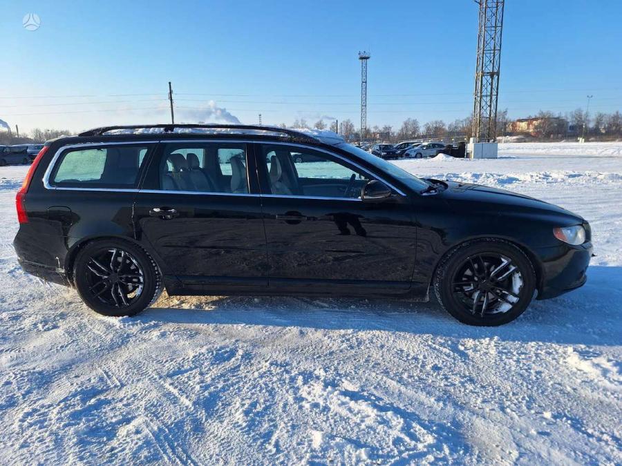 Melns Volvo V70 2013 Marijampole, ar dzinēja tilpumu 1.56 L un nobraukumu 275 tūkst. km par 3450 €, foto 5 vietnē AUTOMOTO.COM.LV