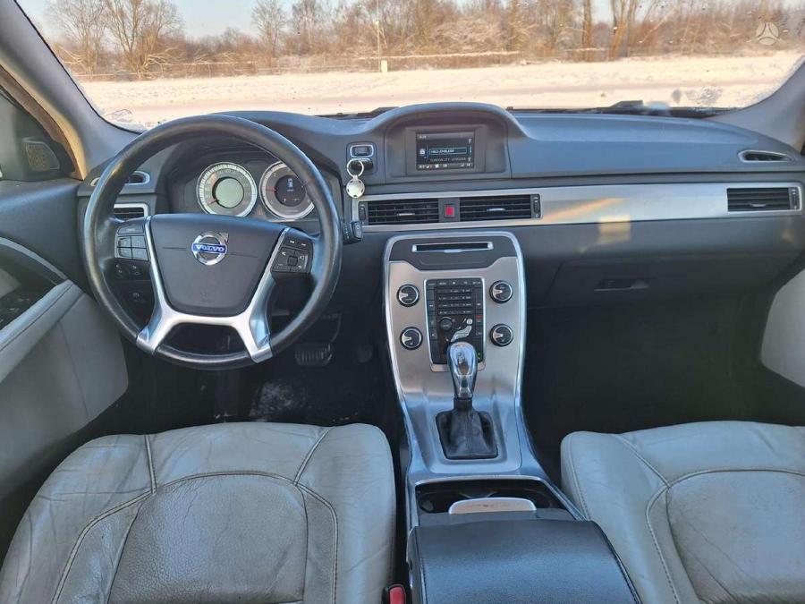 Melns Volvo V70 2013 Marijampole, ar dzinēja tilpumu 1.56 L un nobraukumu 275 tūkst. km par 3450 €, foto 10 vietnē AUTOMOTO.COM.LV
