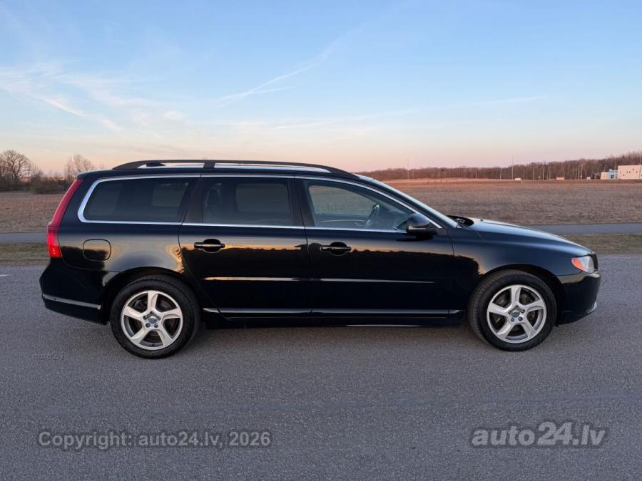 Black Volvo V70 2013 in Tallinn, with an engine capacity of 2.00 L and mileage of 261 thousand km for 7390 €, photo 10 on AUTOMOTO.COM.LV