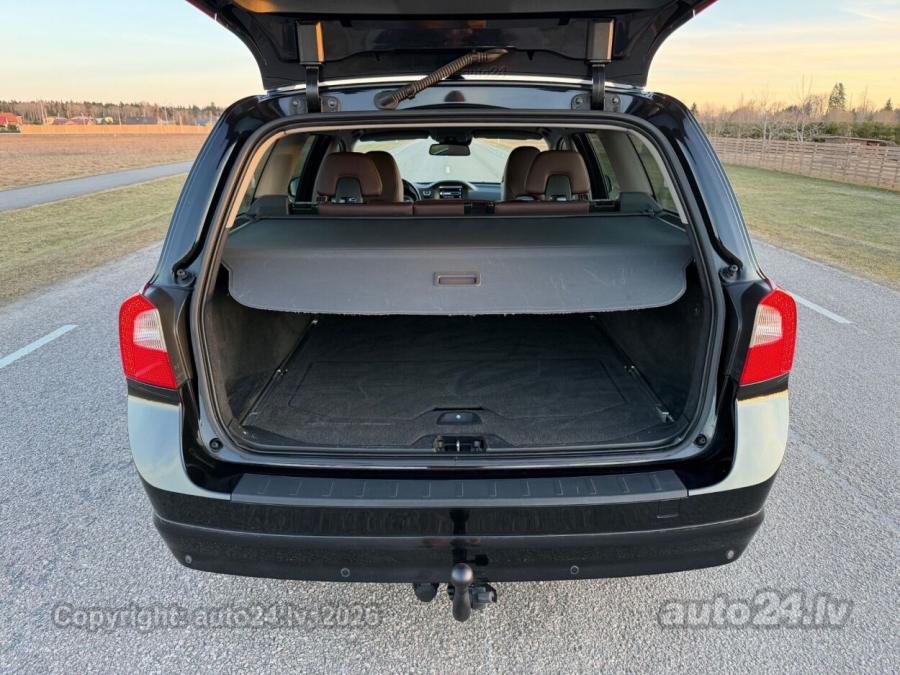 Black Volvo V70 2013 in Tallinn, with an engine capacity of 2.00 L and mileage of 261 thousand km for 7390 €, photo 17 on AUTOMOTO.COM.LV