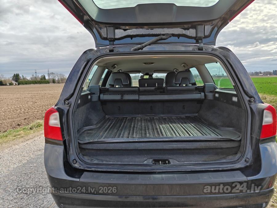 Melns Volvo V70 2013 Tallina, ar dzinēja tilpumu 2.00 L un nobraukumu 247 tūkst. km par 5900 €, foto 8 vietnē AUTOMOTO.COM.LV