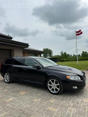 Melns Volvo V70 2013 Jelgava, ar dzinēja tilpumu 1.60 L un nobraukumu 289 tūkst. km par 3990 €, foto  vietnē AUTOMOTO.COM.LV