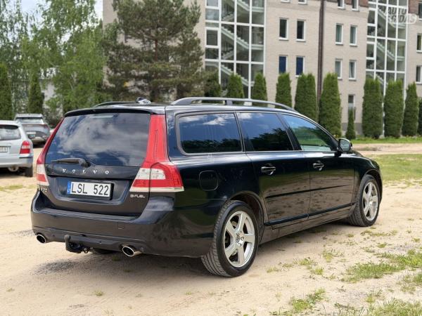Melns Volvo V70 2013 Viļņa, ar dzinēja tilpumu 2.00 L un nobraukumu 320 tūkst. km par 4100 €, foto 3 vietnē AUTOMOTO.COM.LV