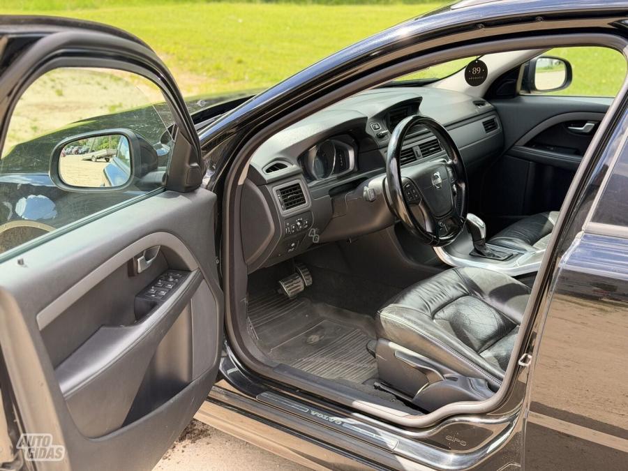Black Volvo V70 2013 in Vilnius, with an engine capacity of 2.00 L and mileage of 320 thousand km for 4100 €, photo 6 on AUTOMOTO.COM.LV