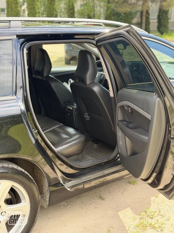 Black Volvo V70 2013 in Vilnius, with an engine capacity of 2.00 L and mileage of 320 thousand km for 4100 €, photo 7 on AUTOMOTO.COM.LV