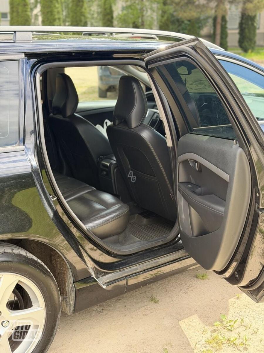 Black Volvo V70 2013 in Vilnius, with an engine capacity of 2.00 L and mileage of 320 thousand km for 4100 €, photo 8 on AUTOMOTO.COM.LV
