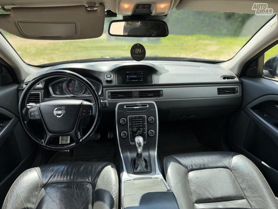 Black Volvo V70 2013 in Vilnius, with an engine capacity of 2.00 L and mileage of 320 thousand km for 4100 €, photo 10 on AUTOMOTO.COM.LV