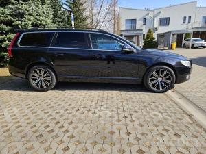 Black Volvo V70 2013 in Jurmala, with an engine capacity of 2.00 L and mileage of 0 thousand km for 5999 €, photo 5 on AUTOMOTO.COM.LV