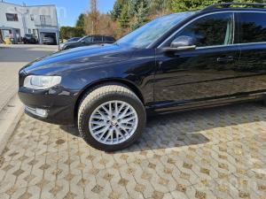 Black Volvo V70 2013 in Jurmala, with an engine capacity of 2.00 L and mileage of 0 thousand km for 5999 €, photo 11 on AUTOMOTO.COM.LV