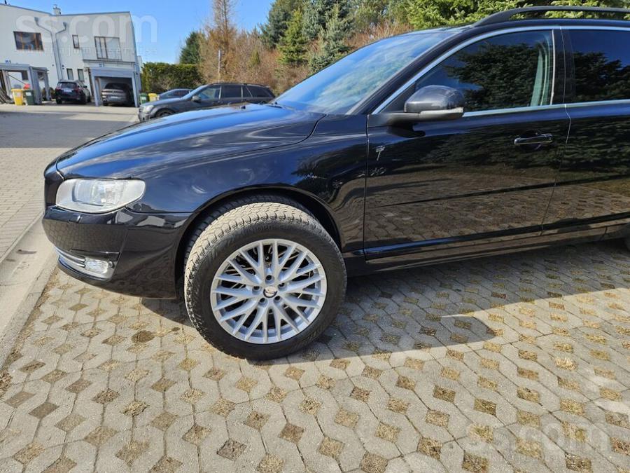 Black Volvo V70 2013 in Jurmala, with an engine capacity of 2.00 L and mileage of 0 thousand km for 5999 €, photo 11 on AUTOMOTO.COM.LV