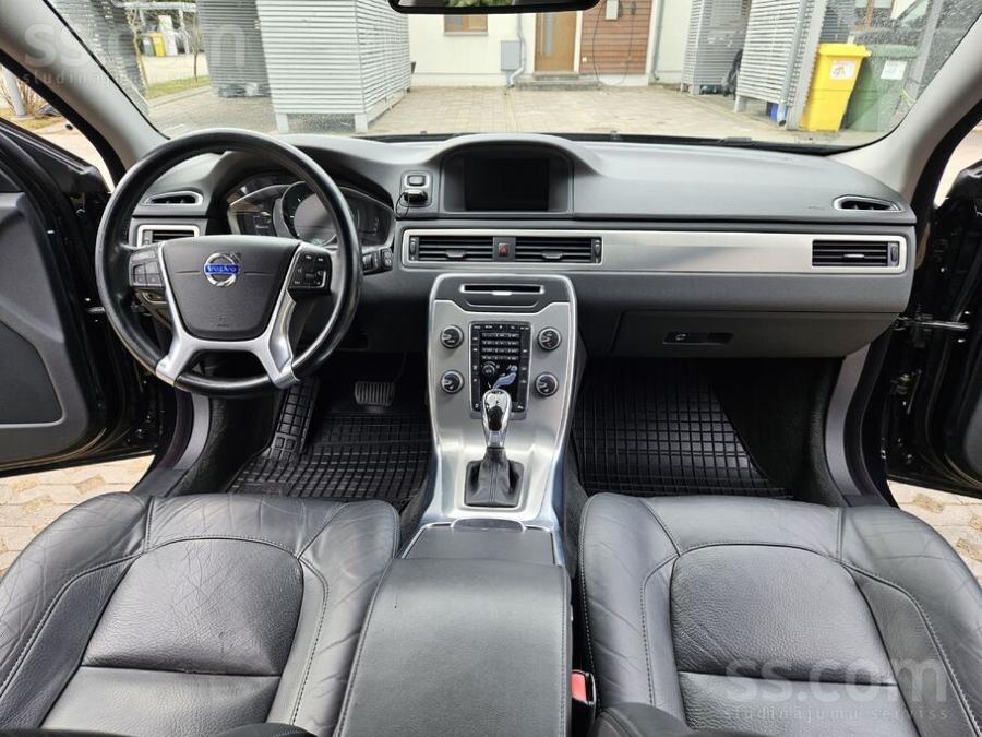 Black Volvo V70 2013 in Jurmala, with an engine capacity of 2.00 L and mileage of 0 thousand km for 5999 €, photo 13 on AUTOMOTO.COM.LV