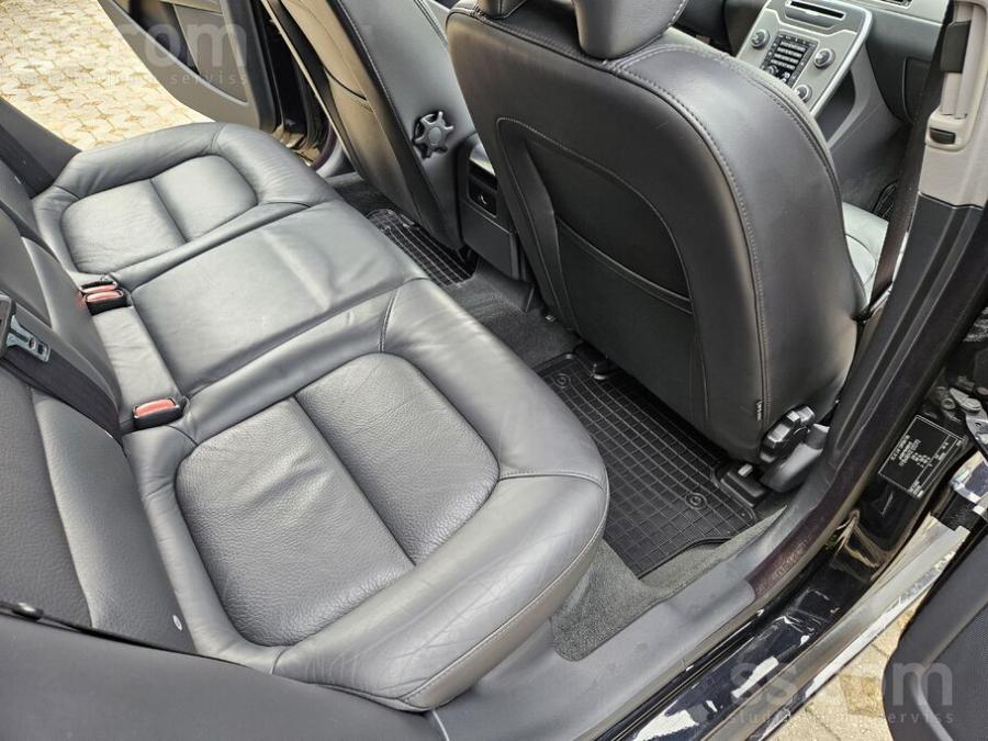 Black Volvo V70 2013 in Jurmala, with an engine capacity of 2.00 L and mileage of 0 thousand km for 5999 €, photo 16 on AUTOMOTO.COM.LV