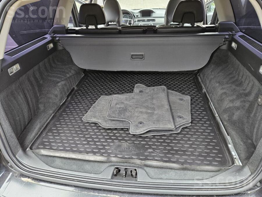 Black Volvo V70 2013 in Jurmala, with an engine capacity of 2.00 L and mileage of 0 thousand km for 5999 €, photo 20 on AUTOMOTO.COM.LV