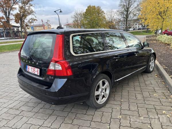 Melns Volvo V70 2013 Jelgava, ar dzinēja tilpumu 2.00 L un nobraukumu 0 tūkst. km par 5699 €, foto 4 vietnē AUTOMOTO.COM.LV