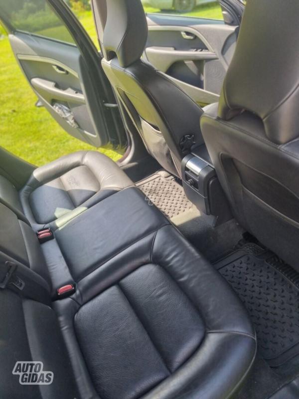 Black Volvo V70 2013 in Ukmerge, with an engine capacity of 2.00 L and mileage of 305 thousand km for 7000 €, photo 10 on AUTOMOTO.COM.LV