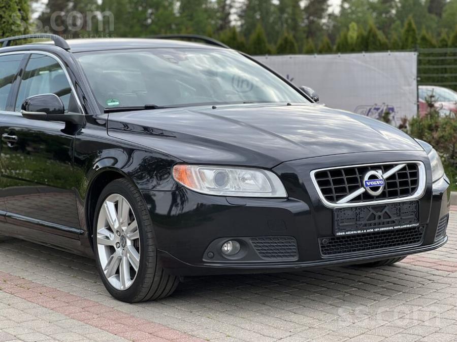 Melns Volvo V70 2013 Cēsis, ar dzinēja tilpumu 2.40 L un nobraukumu 290 tūkst. km par 7800 €, foto 1 vietnē AUTOMOTO.COM.LV