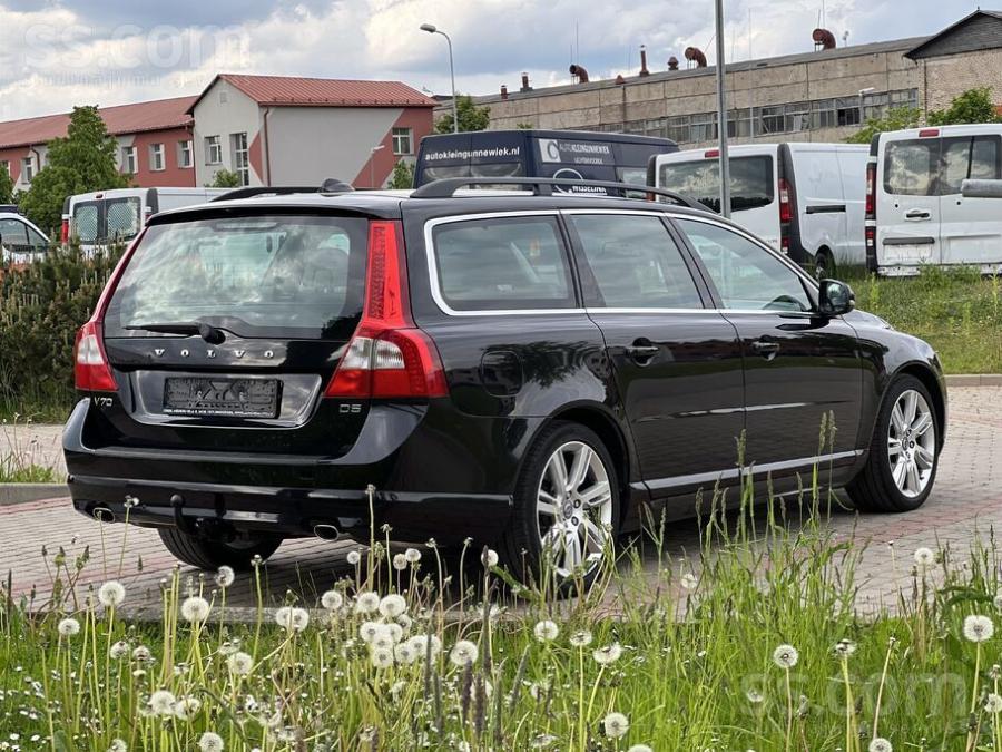Melns Volvo V70 2013 Cēsis, ar dzinēja tilpumu 2.40 L un nobraukumu 290 tūkst. km par 7800 €, foto 4 vietnē AUTOMOTO.COM.LV