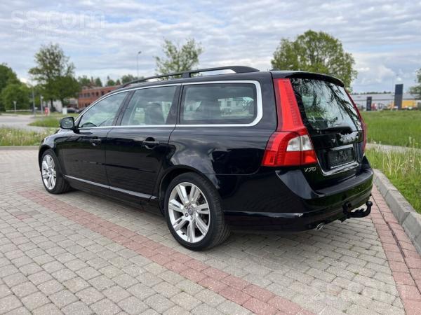 Black Volvo V70 2013 in Cesis, with an engine capacity of 2.40 L and mileage of 290 thousand km for 7800 €, photo 5 on AUTOMOTO.COM.LV