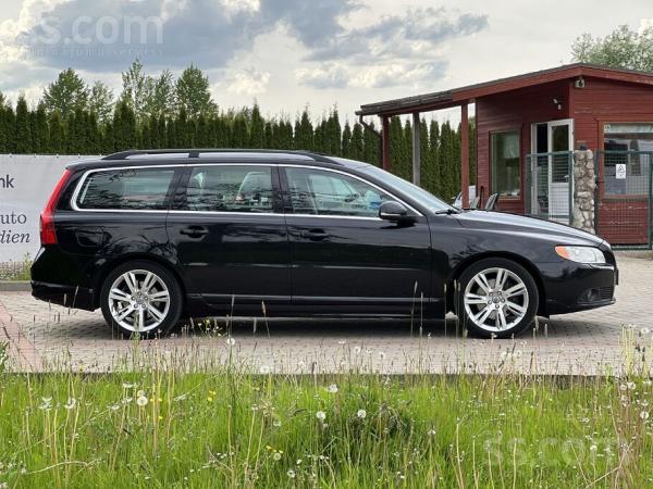 Black Volvo V70 2013 in Cesis, with an engine capacity of 2.40 L and mileage of 290 thousand km for 7800 €, photo 6 on AUTOMOTO.COM.LV