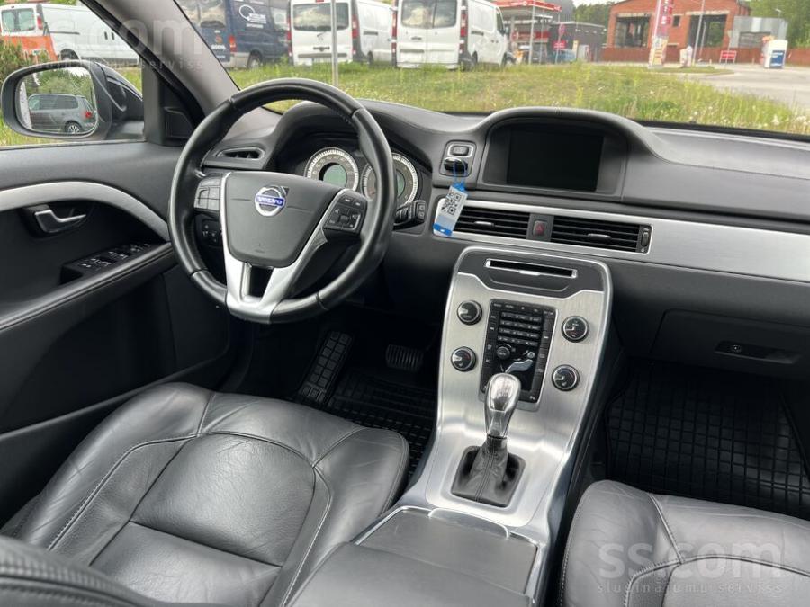Melns Volvo V70 2013 Cēsis, ar dzinēja tilpumu 2.40 L un nobraukumu 290 tūkst. km par 7800 €, foto 9 vietnē AUTOMOTO.COM.LV