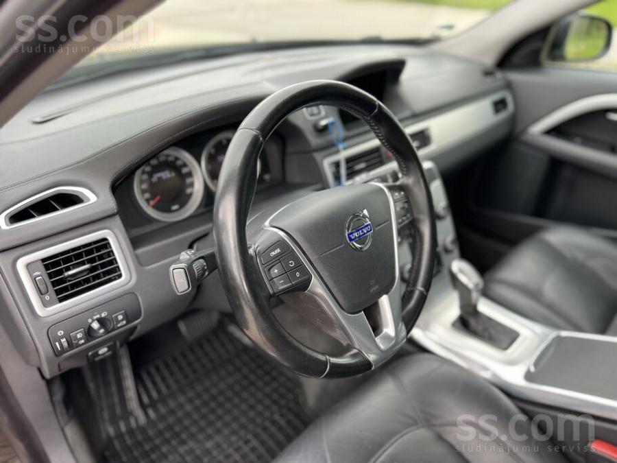 Melns Volvo V70 2013 Cēsis, ar dzinēja tilpumu 2.40 L un nobraukumu 290 tūkst. km par 7800 €, foto 11 vietnē AUTOMOTO.COM.LV