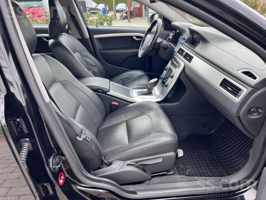 Melns Volvo V70 2013 Cēsis, ar dzinēja tilpumu 2.40 L un nobraukumu 290 tūkst. km par 7800 €, foto 13 vietnē AUTOMOTO.COM.LV