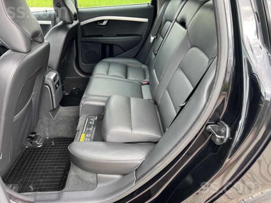 Melns Volvo V70 2013 Cēsis, ar dzinēja tilpumu 2.40 L un nobraukumu 290 tūkst. km par 7800 €, foto 15 vietnē AUTOMOTO.COM.LV