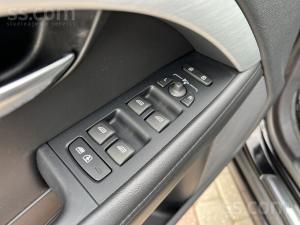 Melns Volvo V70 2013 Cēsis, ar dzinēja tilpumu 2.40 L un nobraukumu 290 tūkst. km par 7800 €, foto 16 vietnē AUTOMOTO.COM.LV