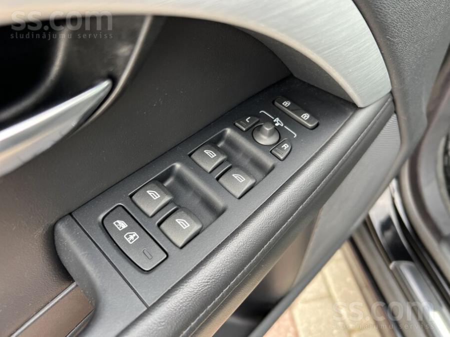 Melns Volvo V70 2013 Cēsis, ar dzinēja tilpumu 2.40 L un nobraukumu 290 tūkst. km par 7800 €, foto 16 vietnē AUTOMOTO.COM.LV
