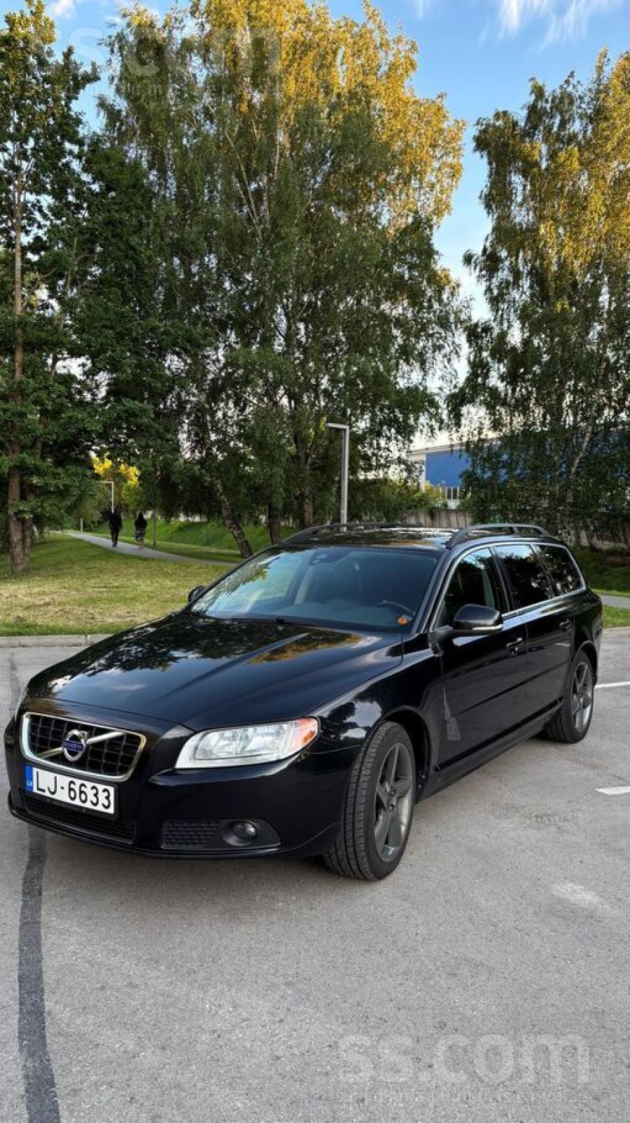 Black Volvo V70 2013 in Riga, with an engine capacity of 2.00 L and mileage of 273 thousand km for 6900 €, photo 1 on AUTOMOTO.COM.LV