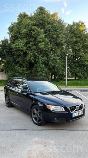 Black Volvo V70 2013 in Riga, with an engine capacity of 2.00 L and mileage of 273 thousand km for 6900 €, photo 3 on AUTOMOTO.COM.LV