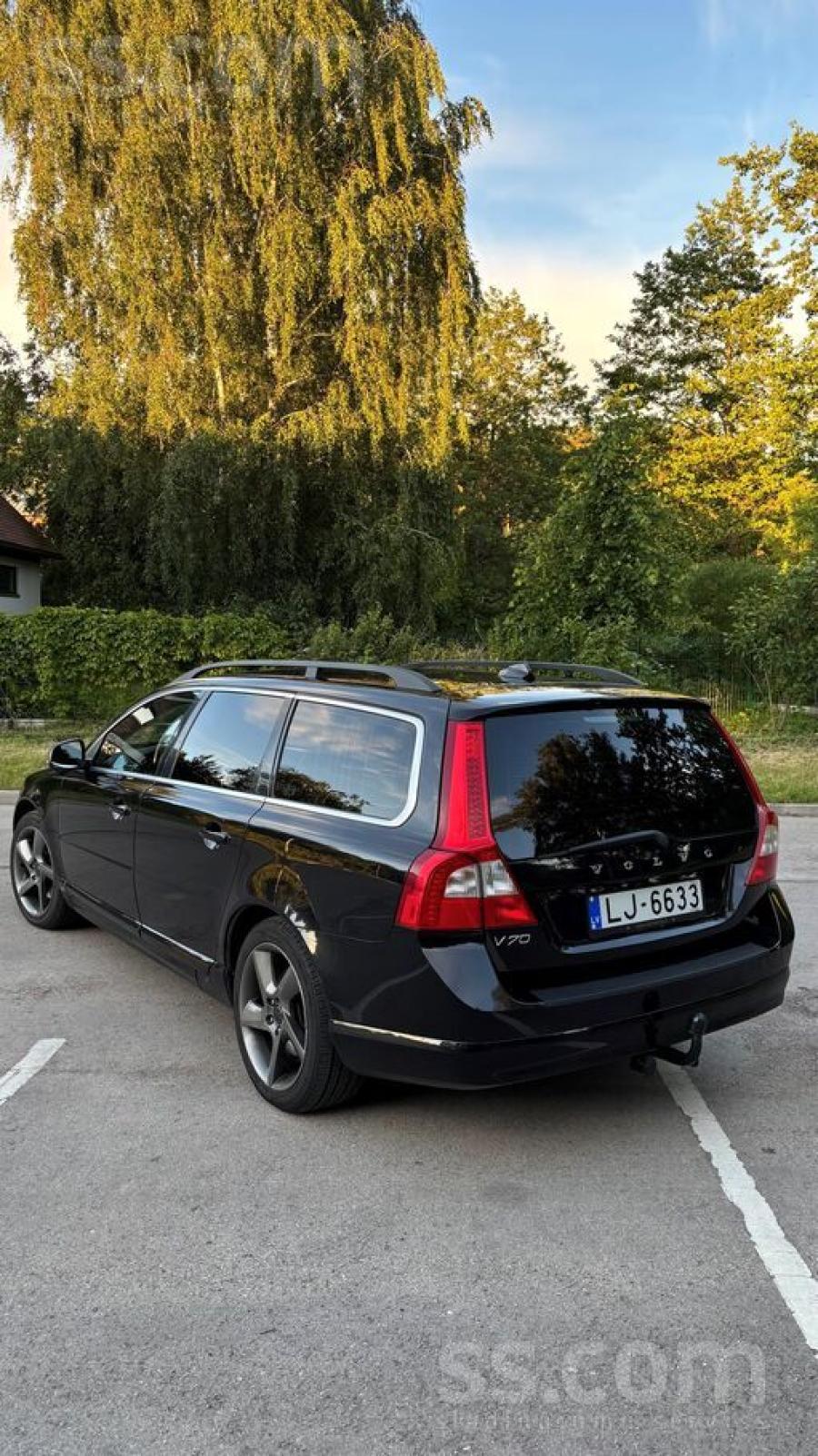 Black Volvo V70 2013 in Riga, with an engine capacity of 2.00 L and mileage of 273 thousand km for 6900 €, photo 4 on AUTOMOTO.COM.LV