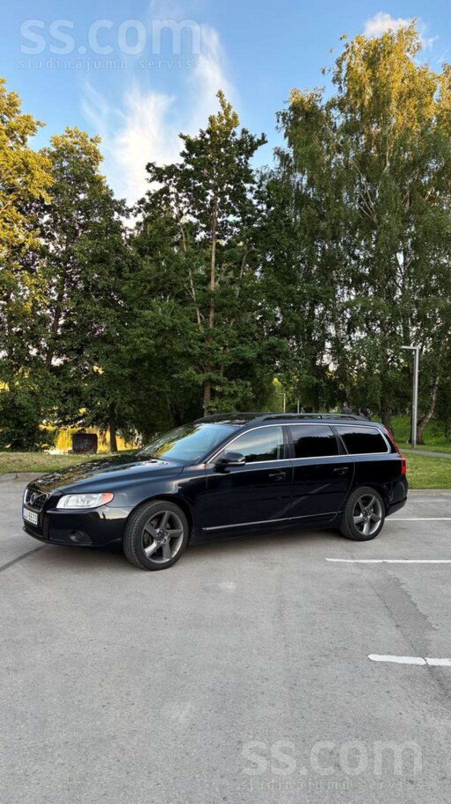 Black Volvo V70 2013 in Riga, with an engine capacity of 2.00 L and mileage of 273 thousand km for 6900 €, photo 5 on AUTOMOTO.COM.LV