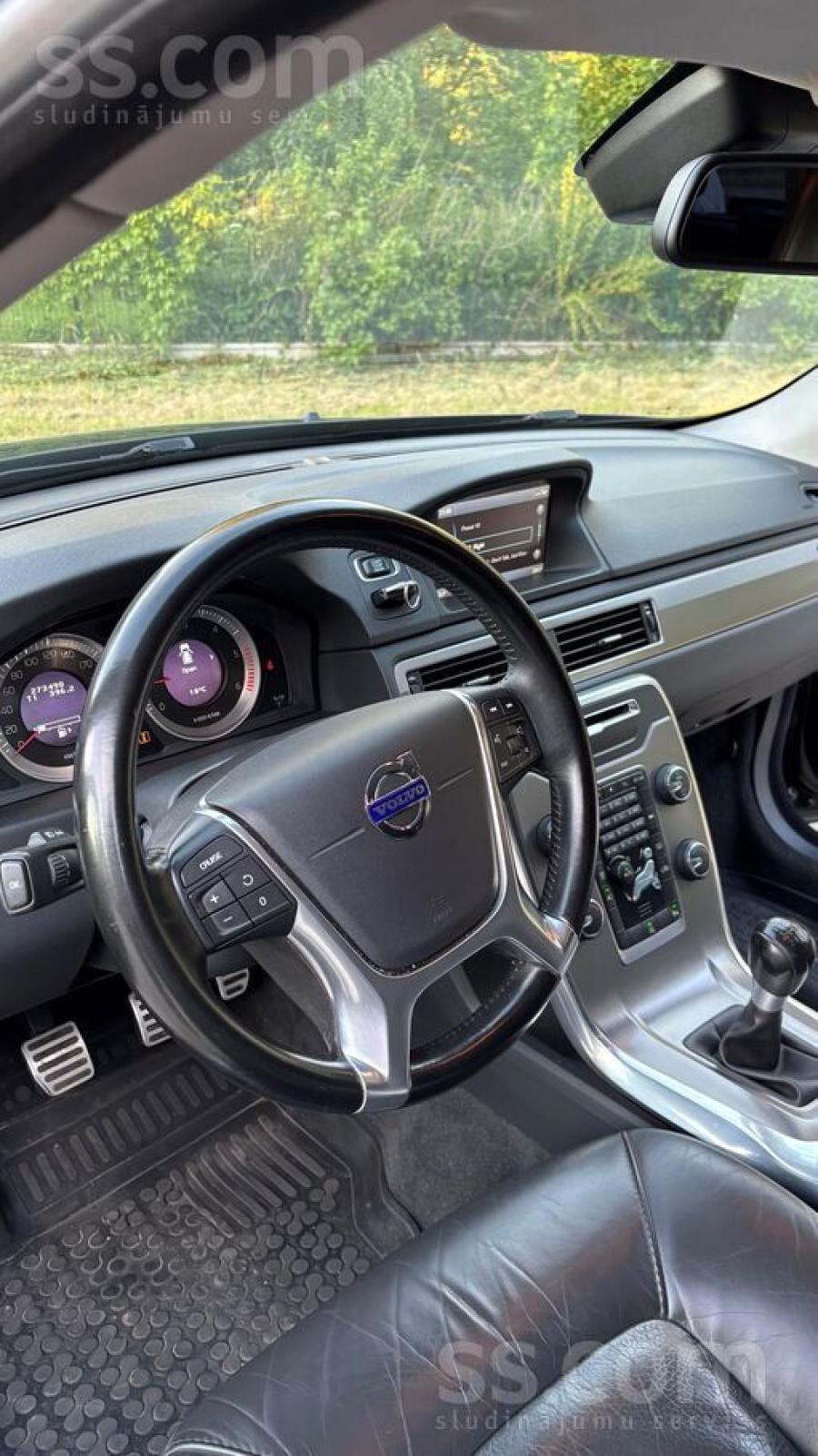 Black Volvo V70 2013 in Riga, with an engine capacity of 2.00 L and mileage of 273 thousand km for 6900 €, photo 7 on AUTOMOTO.COM.LV