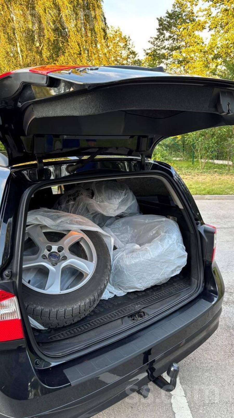 Black Volvo V70 2013 in Riga, with an engine capacity of 2.00 L and mileage of 273 thousand km for 6900 €, photo 10 on AUTOMOTO.COM.LV