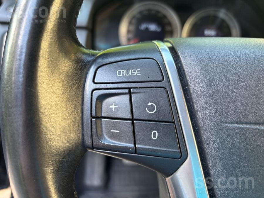 Black Volvo V70 2013 in Riga, with an engine capacity of 2.00 L and mileage of 273 thousand km for 6900 €, photo 13 on AUTOMOTO.COM.LV