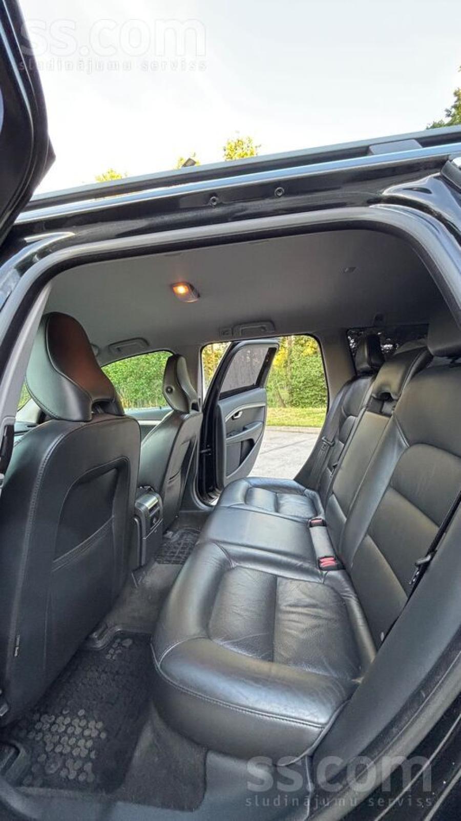 Black Volvo V70 2013 in Riga, with an engine capacity of 2.00 L and mileage of 273 thousand km for 6900 €, photo 21 on AUTOMOTO.COM.LV