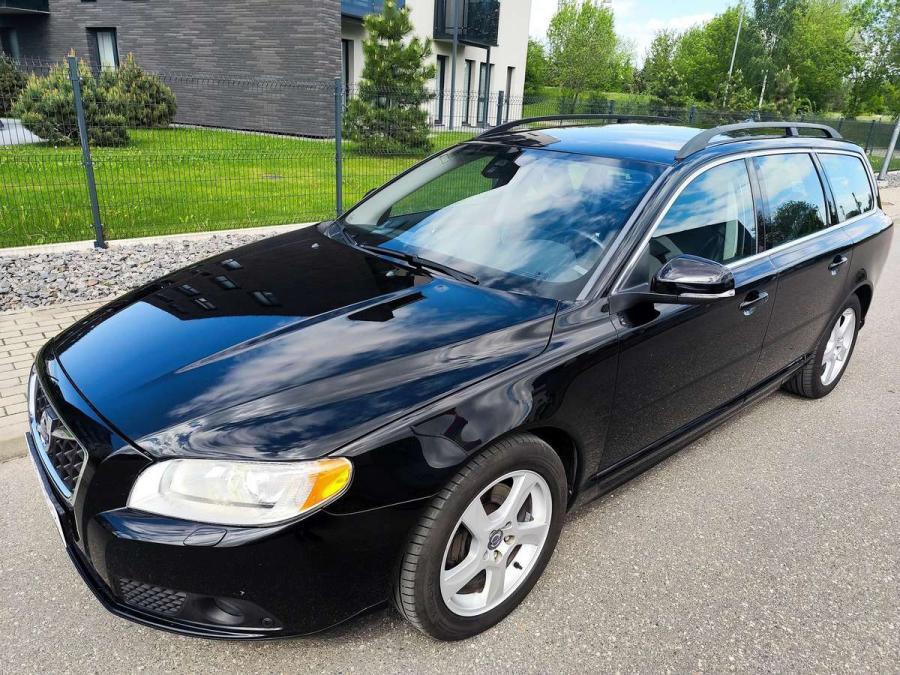 Melns Volvo V70 2013 Kauņa, ar dzinēja tilpumu 1.98 L un nobraukumu 290 tūkst. km par 5495 €, foto 1 vietnē AUTOMOTO.COM.LV
