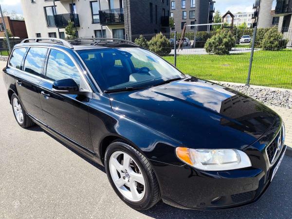 Black Volvo V70 2013 in Kaunas, with an engine capacity of 1.98 L and mileage of 290 thousand km for 5495 €, photo 3 on AUTOMOTO.COM.LV