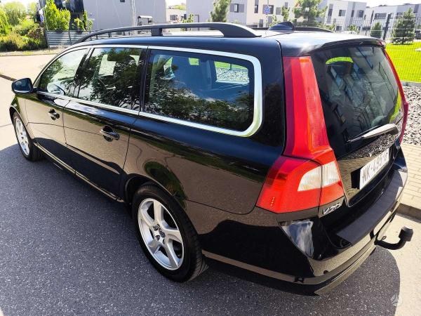 Black Volvo V70 2013 in Kaunas, with an engine capacity of 1.98 L and mileage of 290 thousand km for 5495 €, photo 6 on AUTOMOTO.COM.LV