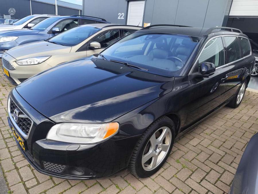 Melns Volvo V70 2013 Kauņa, ar dzinēja tilpumu 1.98 L un nobraukumu 290 tūkst. km par 5495 €, foto 28 vietnē AUTOMOTO.COM.LV