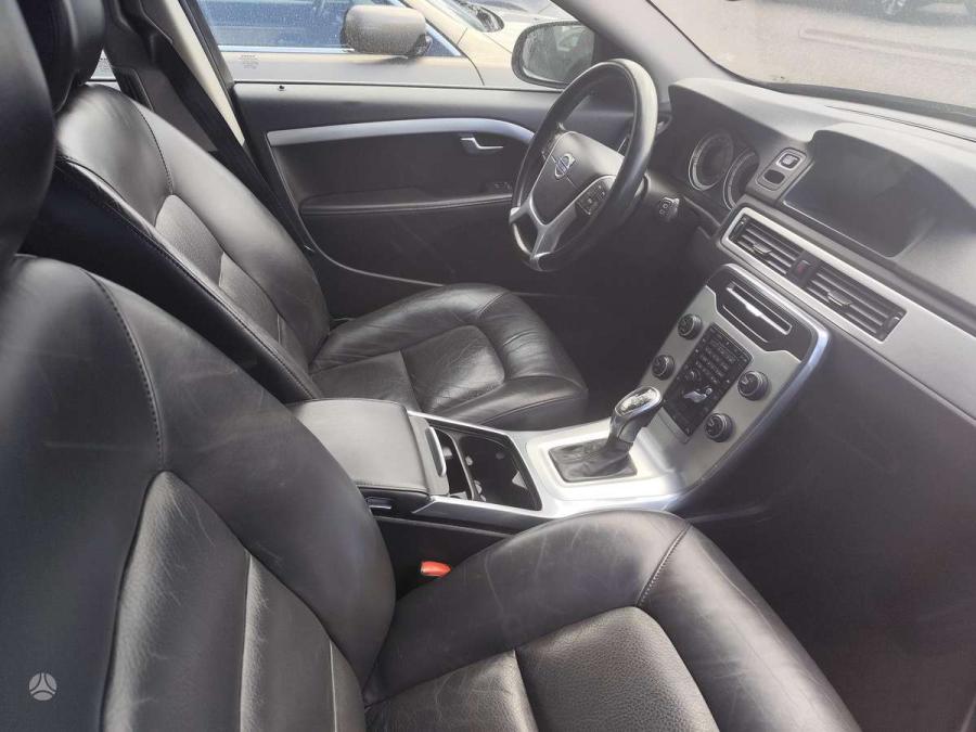 Melns Volvo V70 2013 Kauņa, ar dzinēja tilpumu 1.98 L un nobraukumu 290 tūkst. km par 5495 €, foto 33 vietnē AUTOMOTO.COM.LV