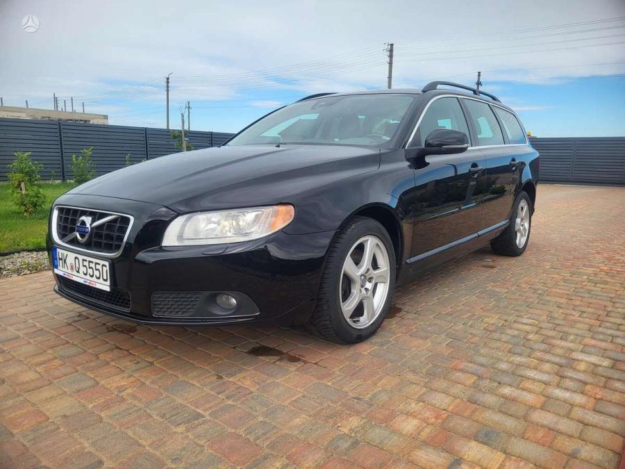 Black Volvo V70 2013 in Vilnius, with an engine capacity of 1.97 L and mileage of 289 thousand km for 5777 €, photo 4 on AUTOMOTO.COM.LV