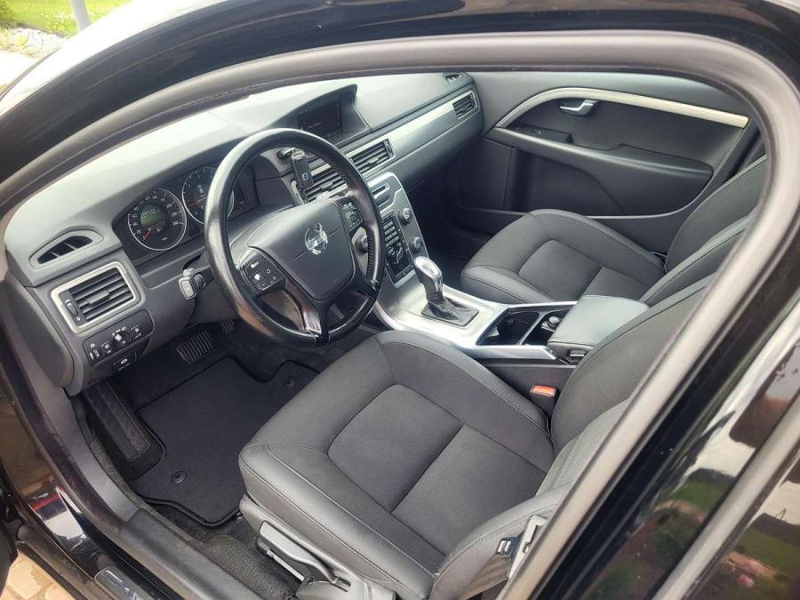 Black Volvo V70 2013 in Vilnius, with an engine capacity of 1.97 L and mileage of 289 thousand km for 5777 €, photo 13 on AUTOMOTO.COM.LV