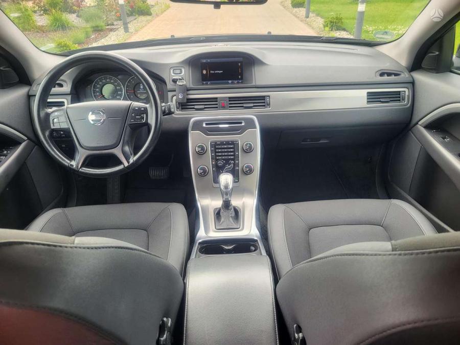 Black Volvo V70 2013 in Vilnius, with an engine capacity of 1.97 L and mileage of 289 thousand km for 5777 €, photo 14 on AUTOMOTO.COM.LV