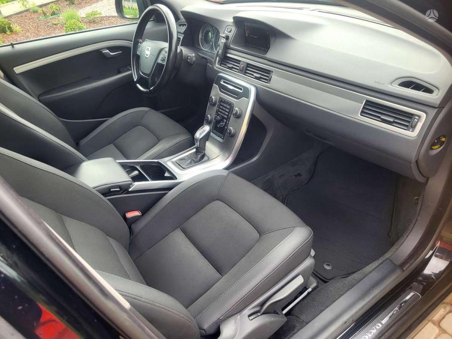 Black Volvo V70 2013 in Vilnius, with an engine capacity of 1.97 L and mileage of 289 thousand km for 5777 €, photo 15 on AUTOMOTO.COM.LV