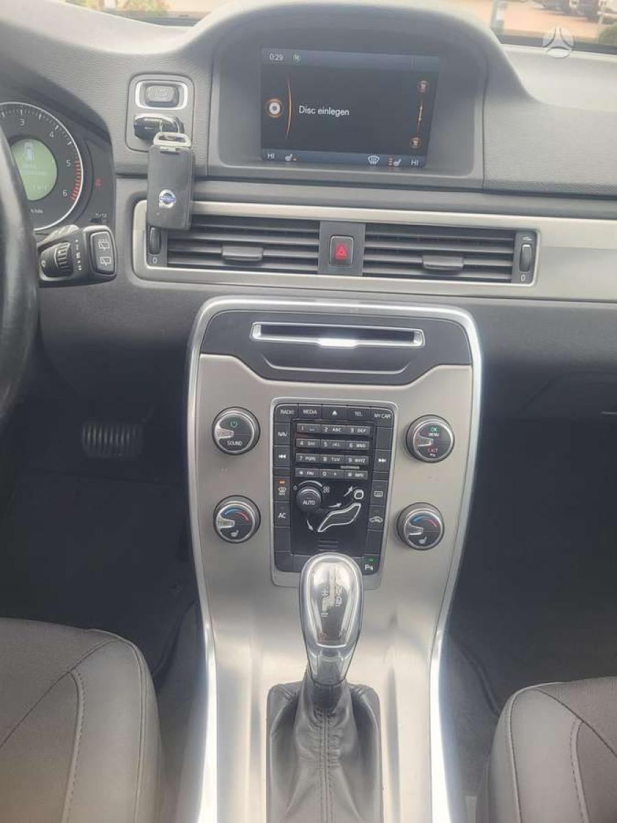 Black Volvo V70 2013 in Vilnius, with an engine capacity of 1.97 L and mileage of 289 thousand km for 5777 €, photo 17 on AUTOMOTO.COM.LV
